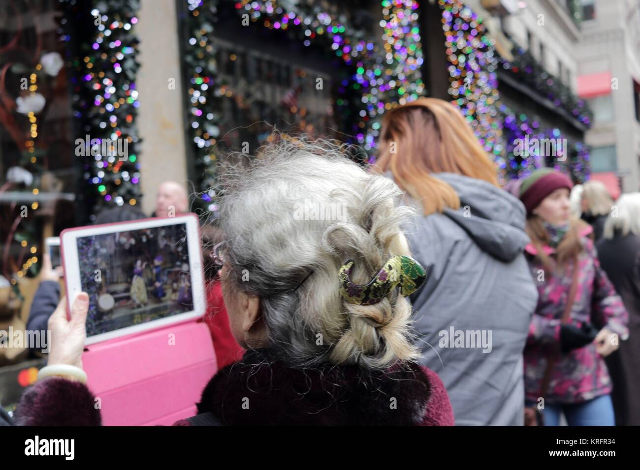 New York, USA. 20th Dec, 2017. New York, NY, US. 20th. Hectic Christmas ...