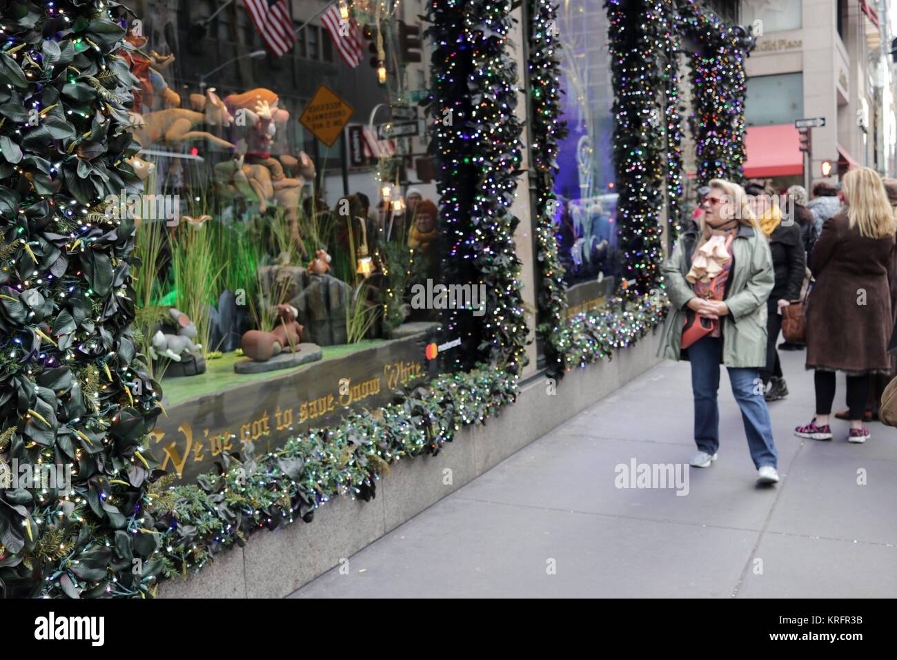 New York, USA. 20th Dec, 2017. New York, NY, US. 20th. Hectic Christmas ...