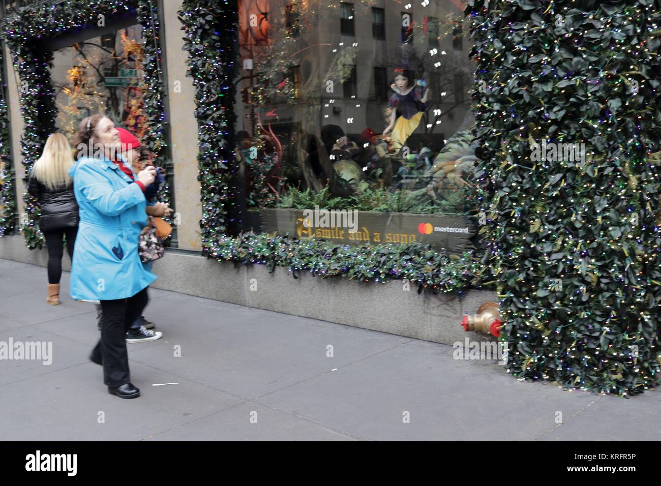 New York City, New York, USA. 20th Dec, 2017. Hectic Christmas ...