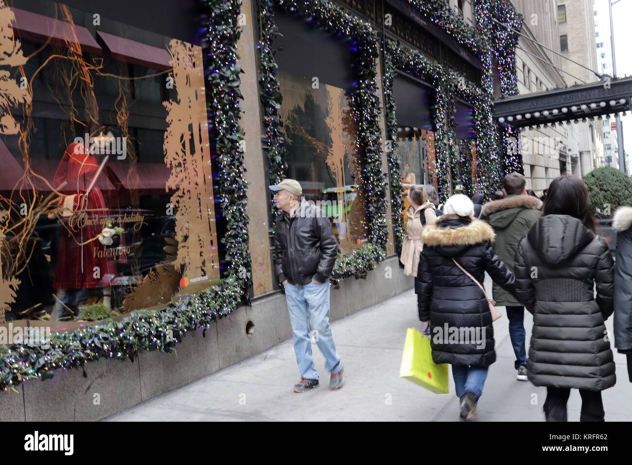 Christmas window displays major hi-res stock photography and images - Alamy