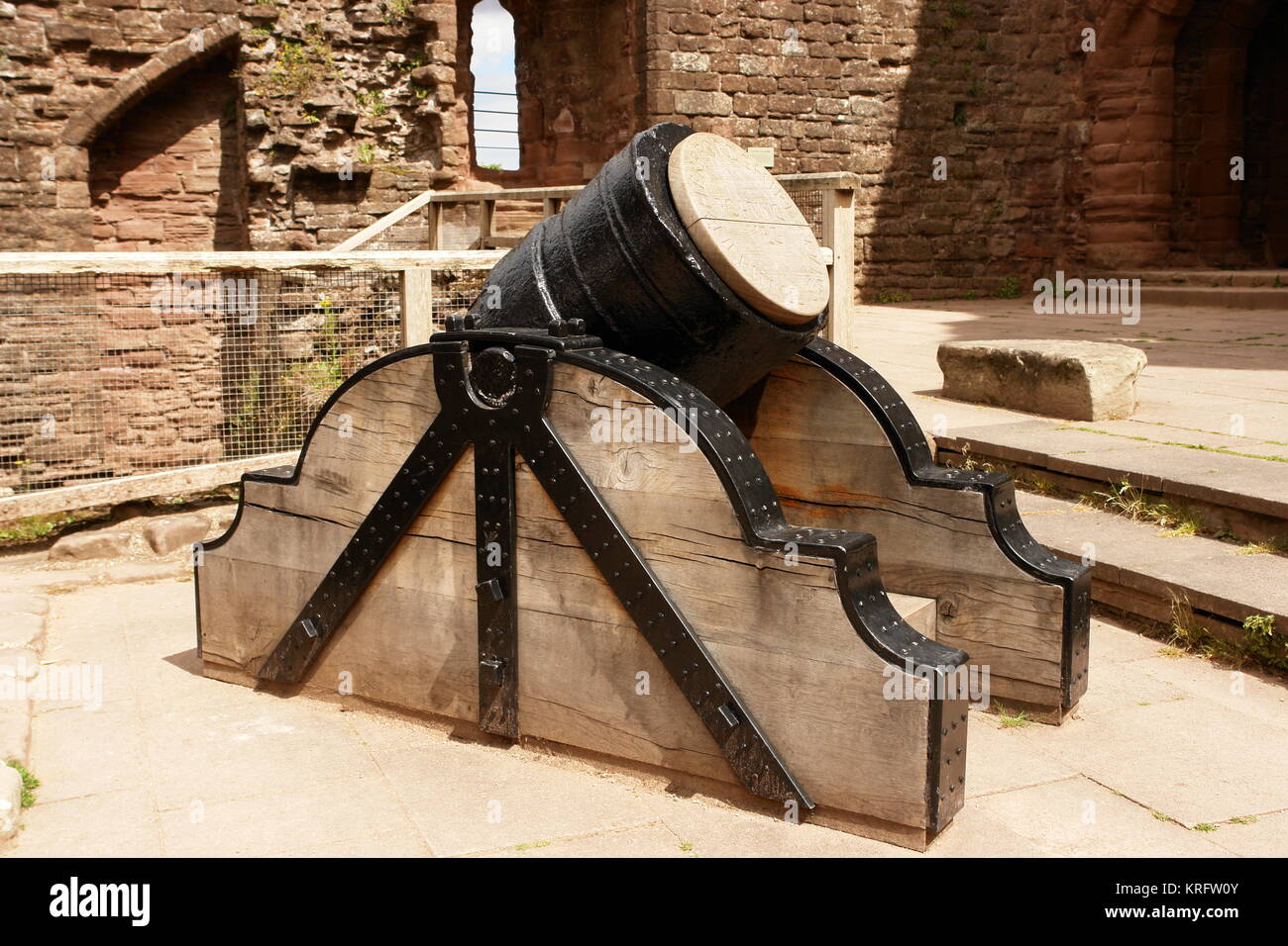 Castle on a hill middle ages hi-res stock photography and images - Alamy
