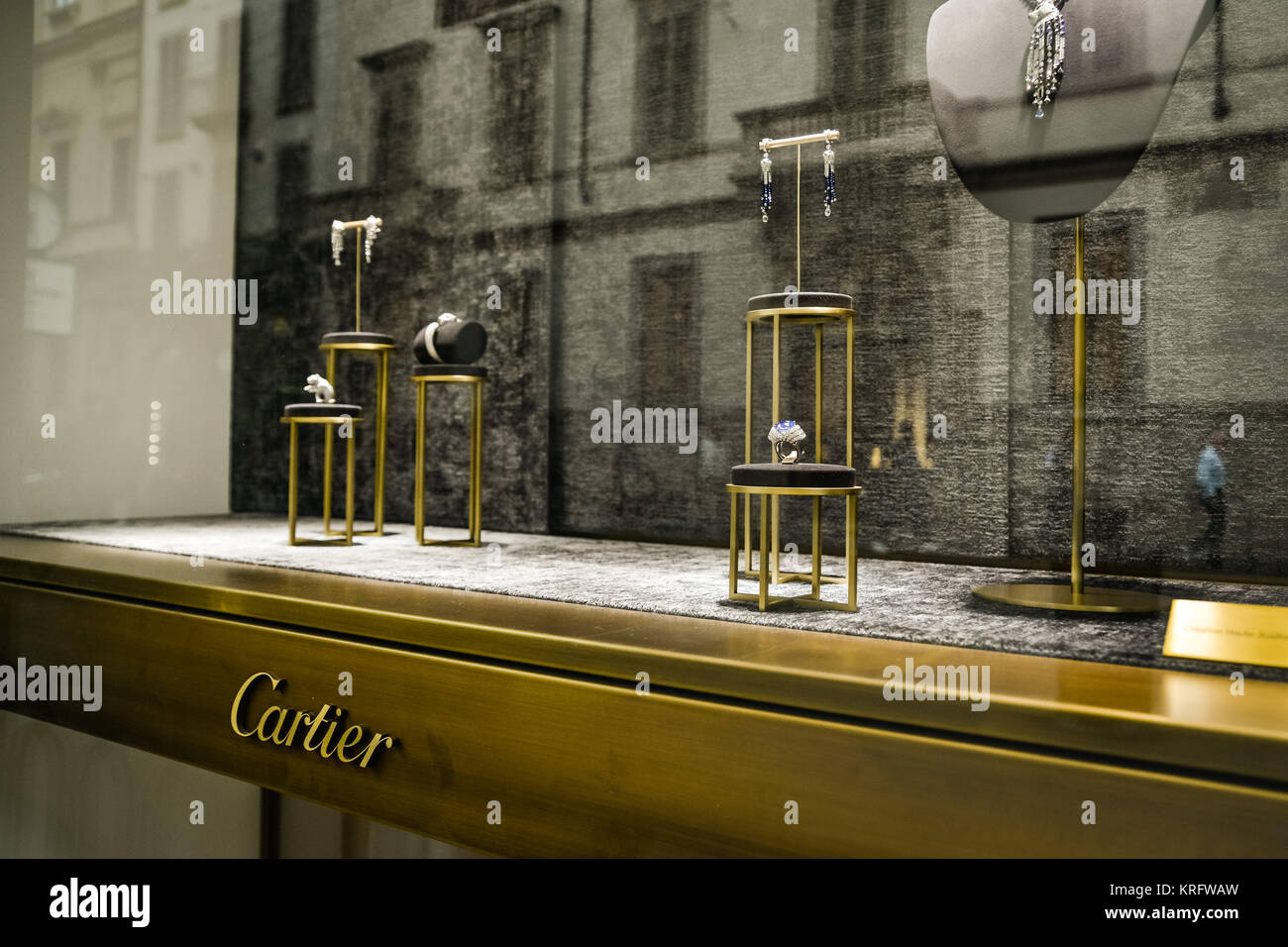 Formal french fashion store hi-res stock photography and images - Alamy