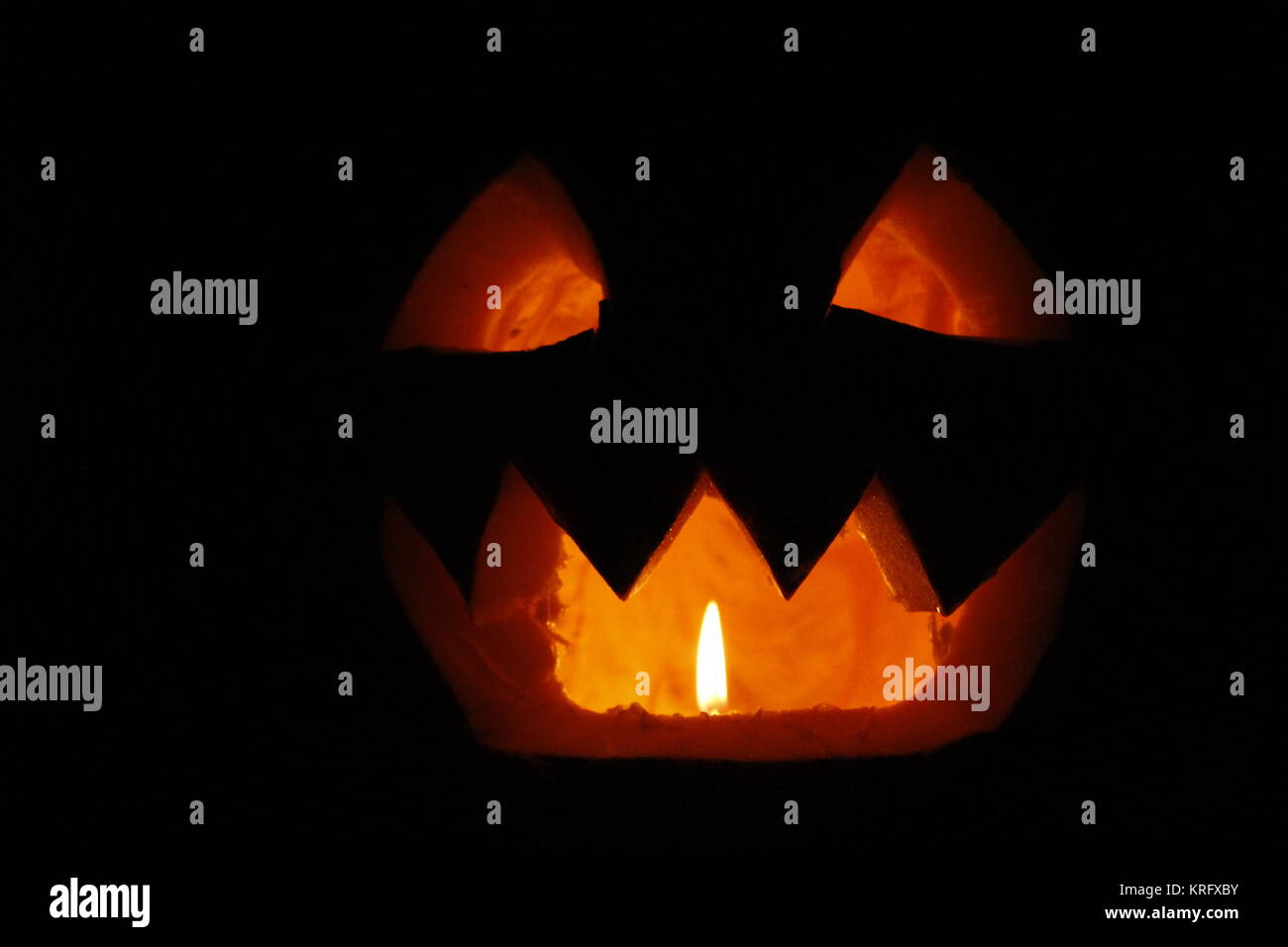 Bared teeth hi-res stock photography and images - Alamy