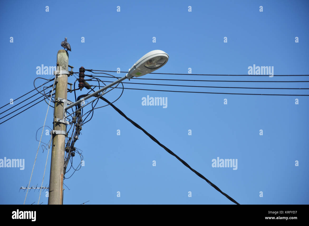 Lamp post with many cables Stock Photo - Alamy