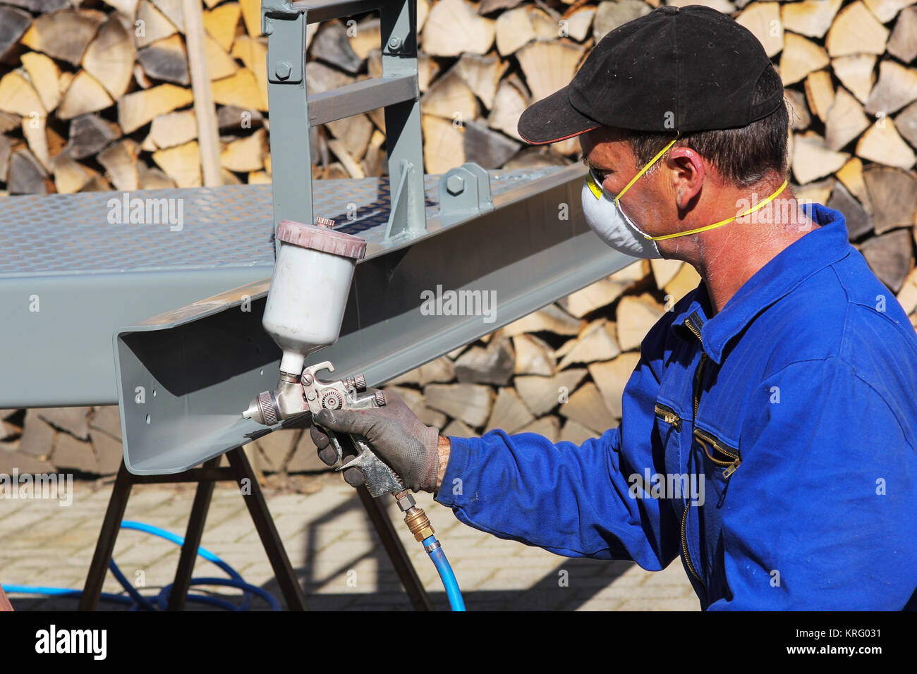 working with the spray gun Stock Photo - Alamy