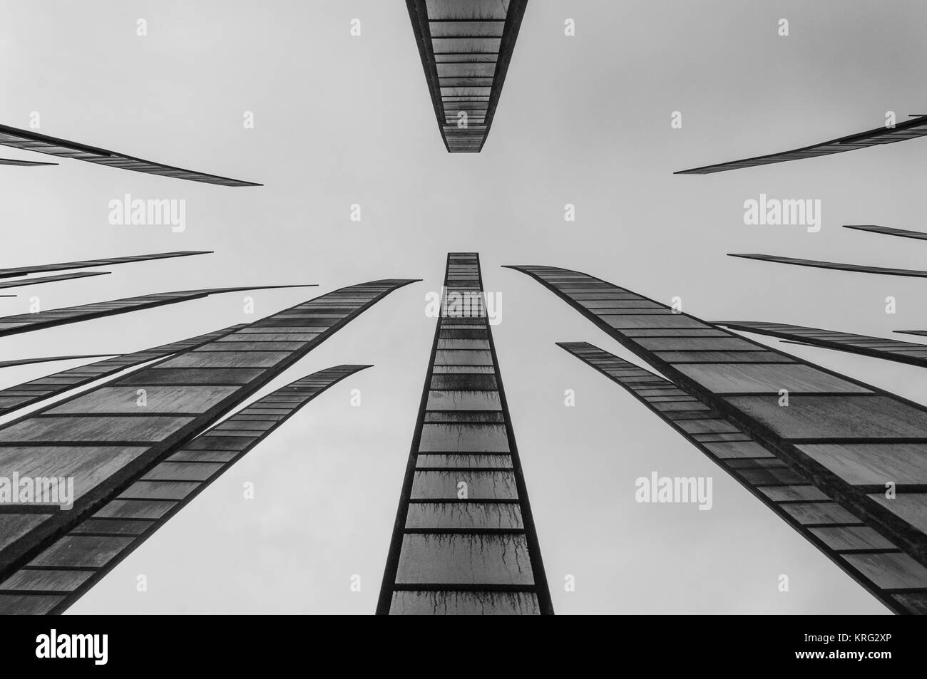 Abstract monument with straight lines going to the sky Stock Photo - Alamy