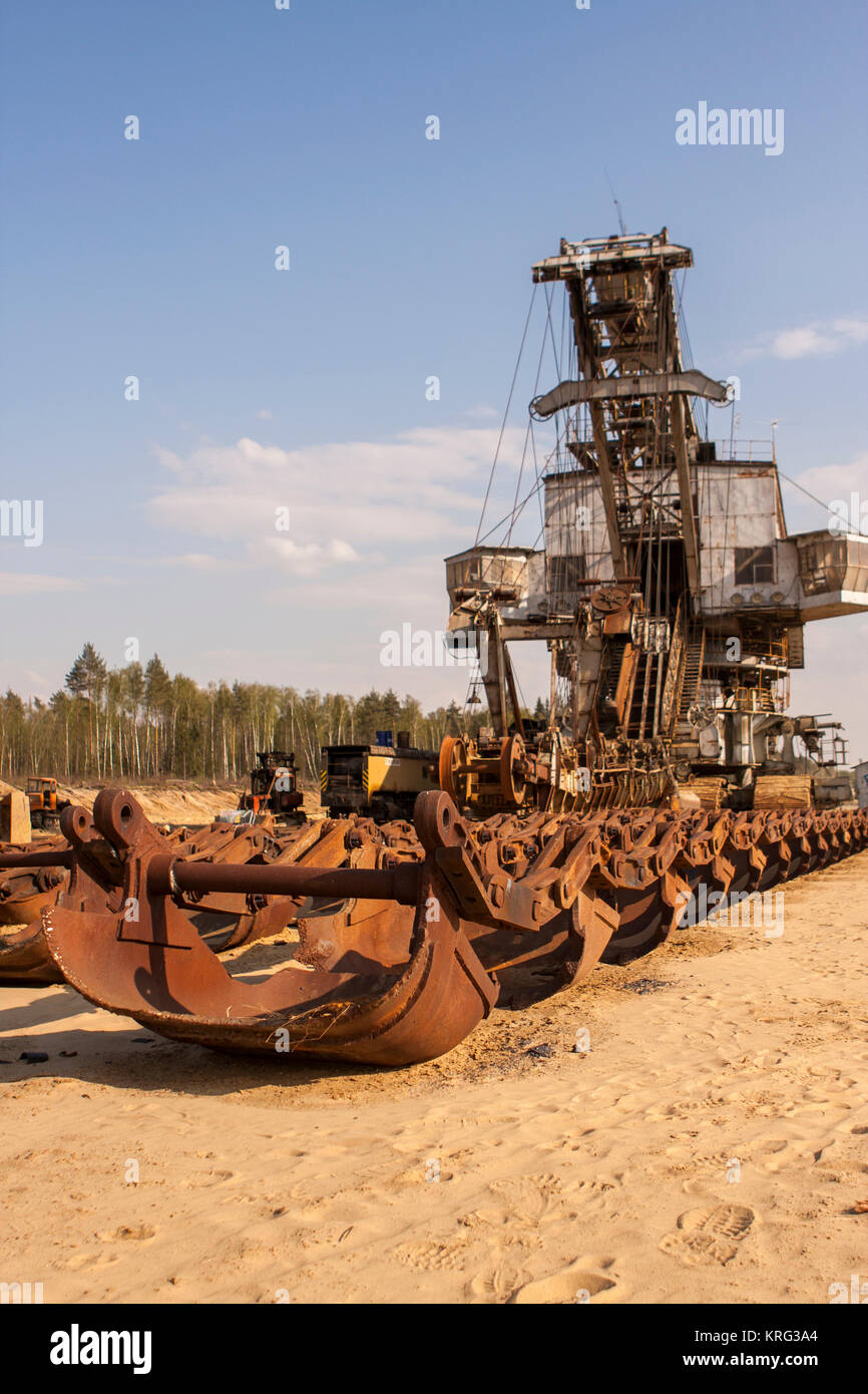 old rusted giant career shovel Stock Photo - Alamy