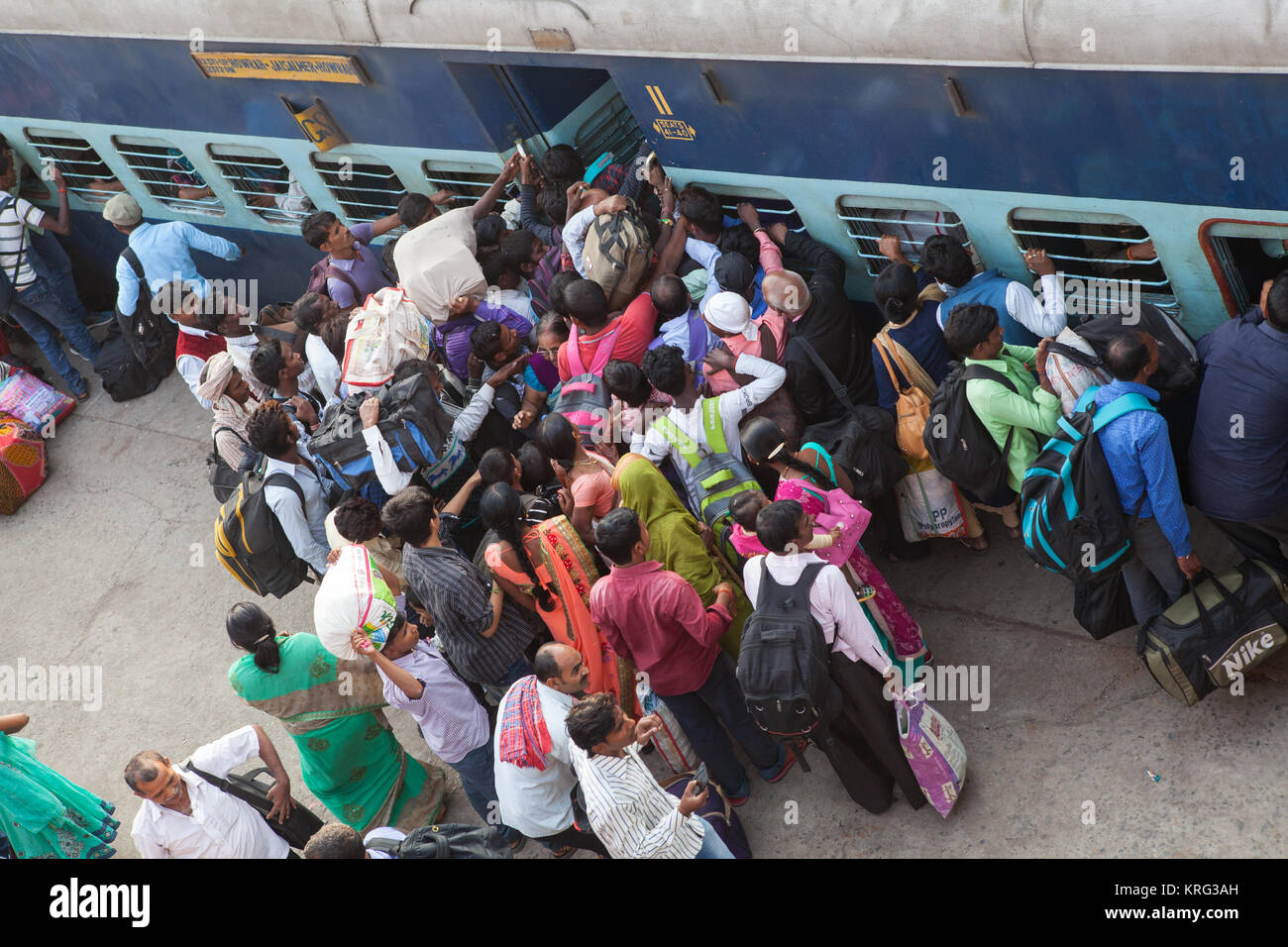 Crowding aboard crowding aboard hi-res stock photography and images - Alamy