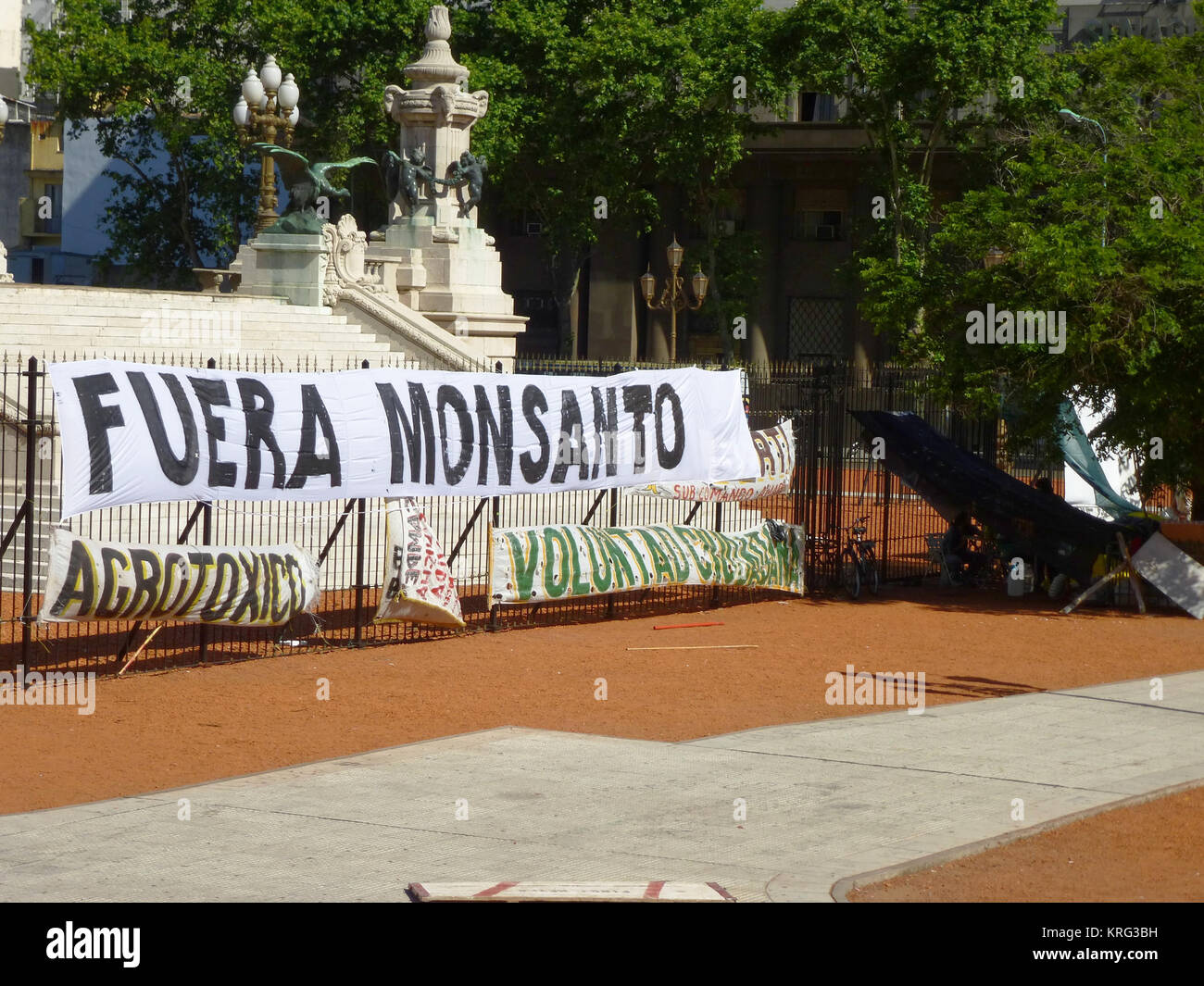 Monsanto protest hi-res stock photography and images - Alamy