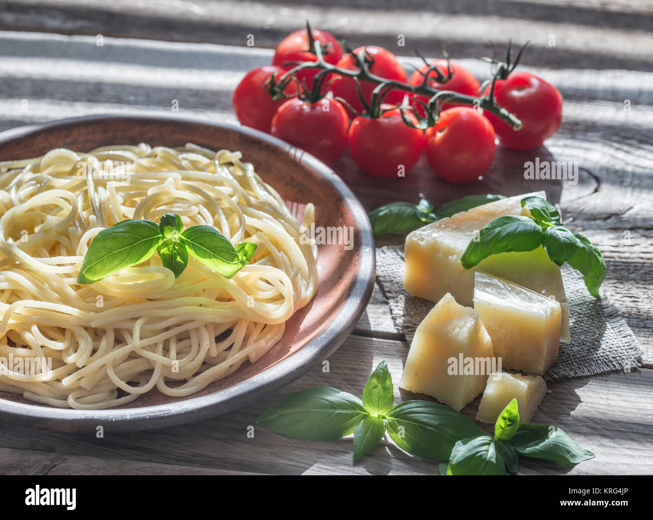Portion of spaghetti with ingredients Stock Photo - Alamy