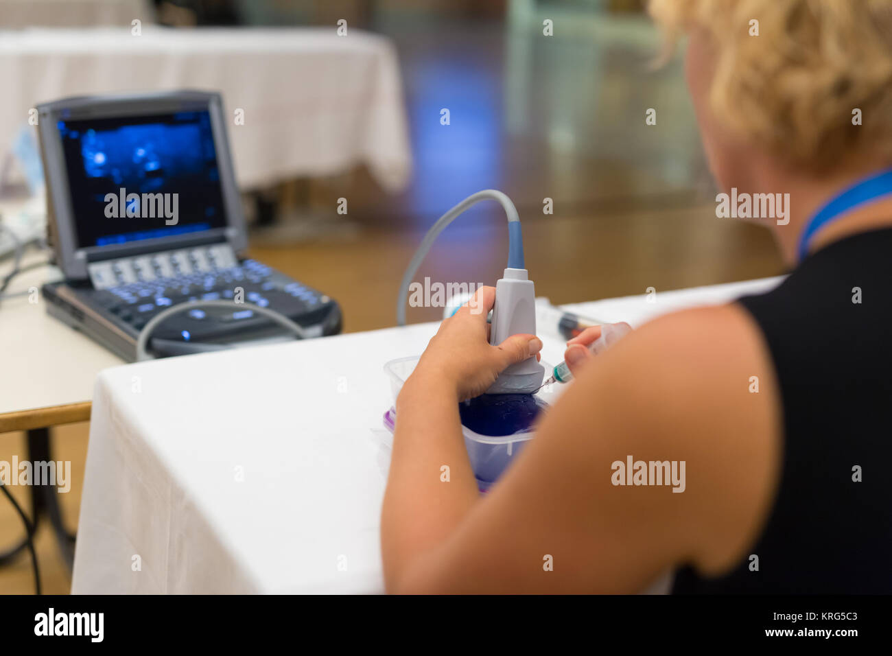 Medical student ultrasound hi-res stock photography and images - Alamy