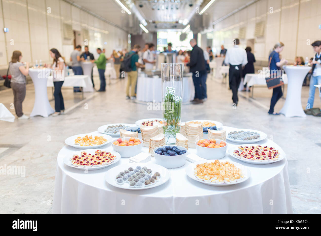 Coffee break at conference meeting Stock Photo - Alamy