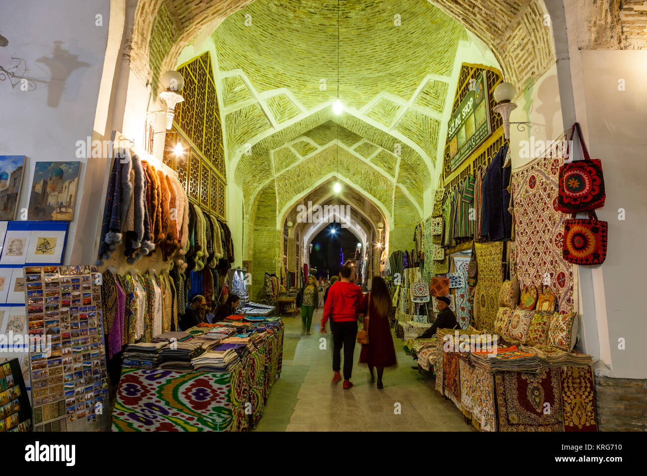 Bukhara covered bazaar uzbekistan hi-res stock photography and images ...