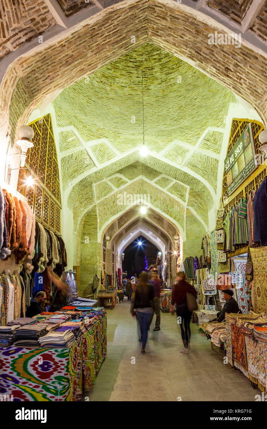 Bukhara covered bazaar uzbekistan hi-res stock photography and images ...