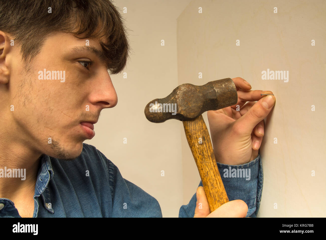 Hitting maintenance hammer hi-res stock photography and images - Alamy
