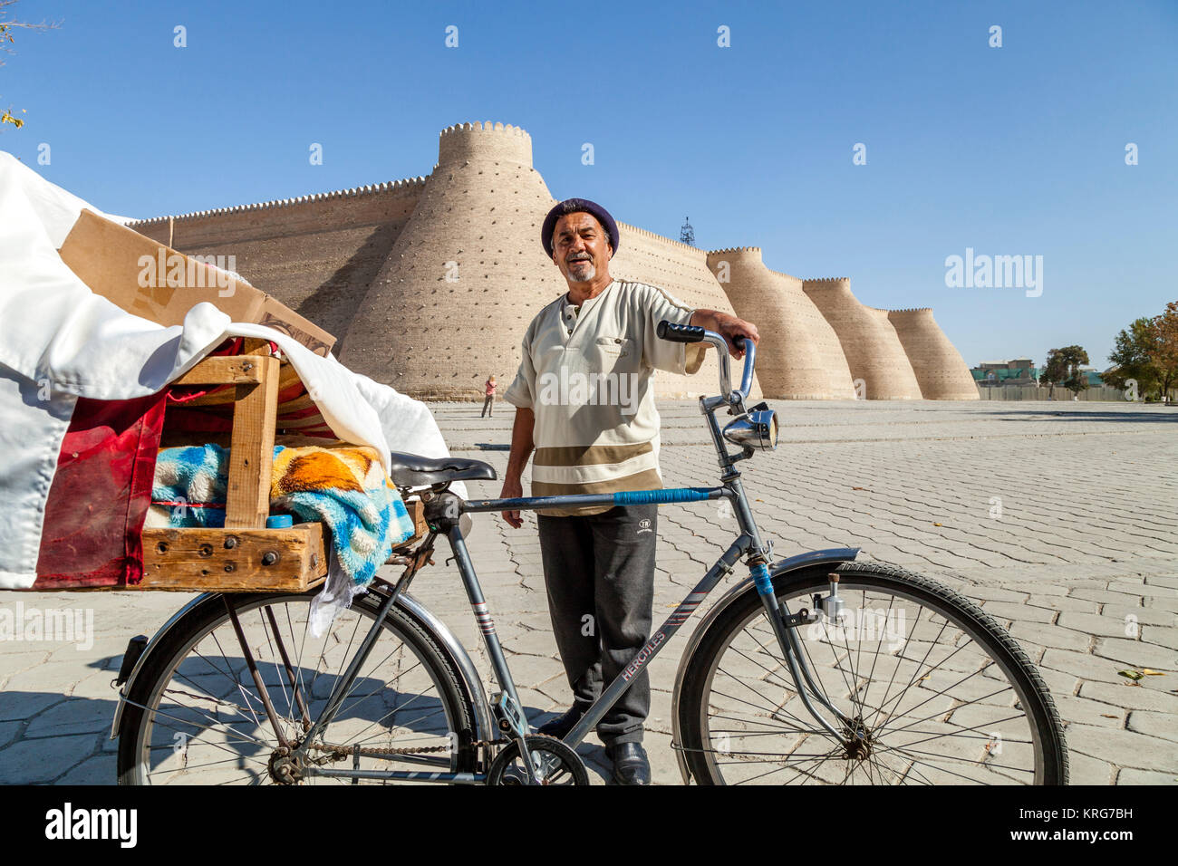 Pies selling hi-res stock photography and images - Alamy