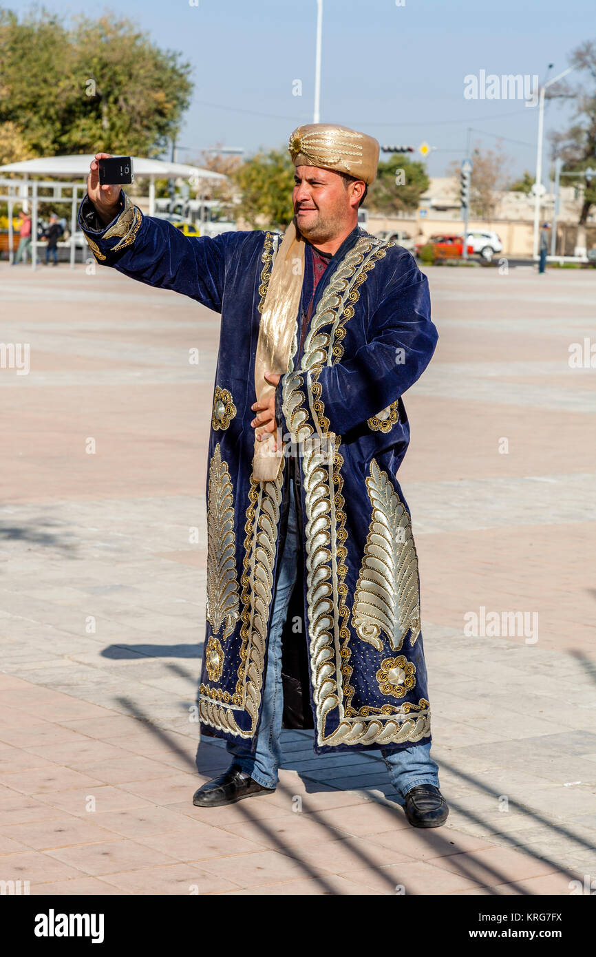 Uzbek clothes hi-res stock photography and images - Alamy