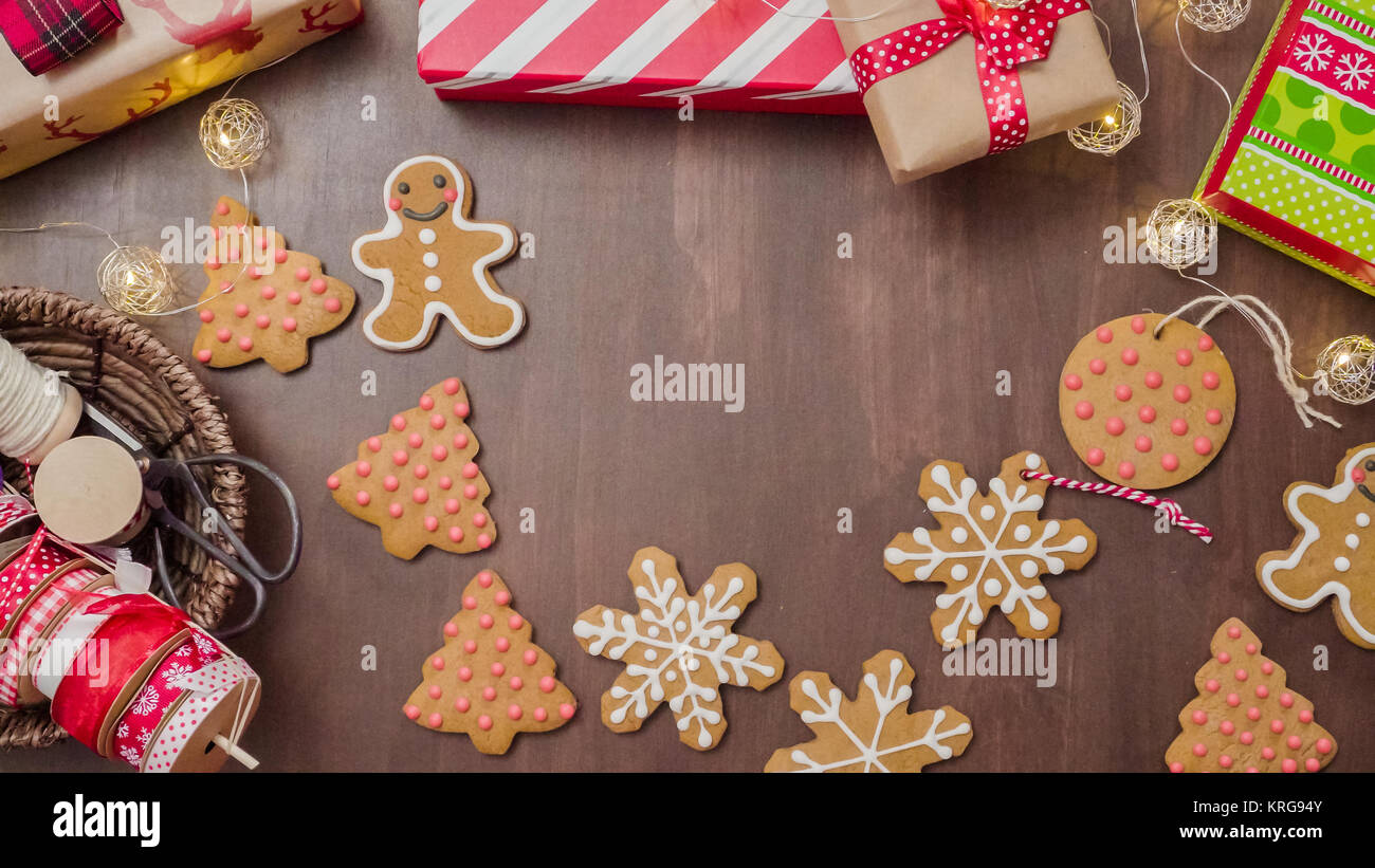 Packaging traditional home made gingerbread cookies as food gifts Stock ...