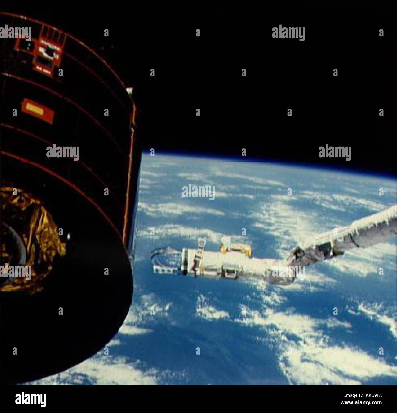 Syncom hi-res stock photography and images - Alamy