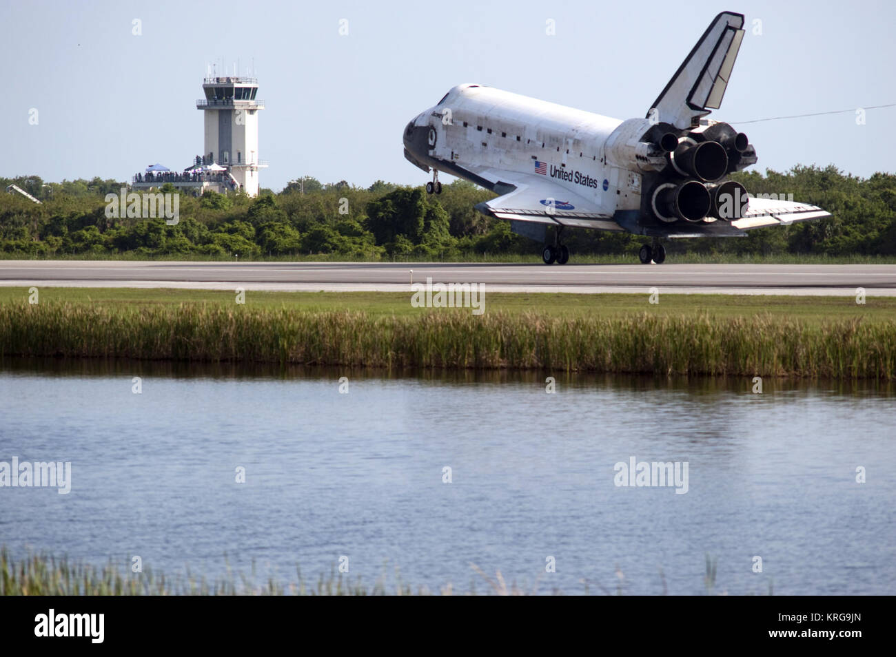 STS-131 Discovery landing 7 Stock Photo - Alamy