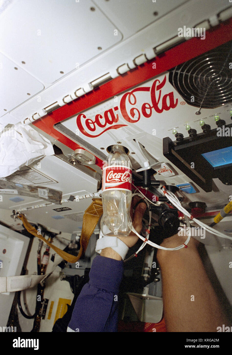 Sts 77 hi-res stock photography and images - Alamy