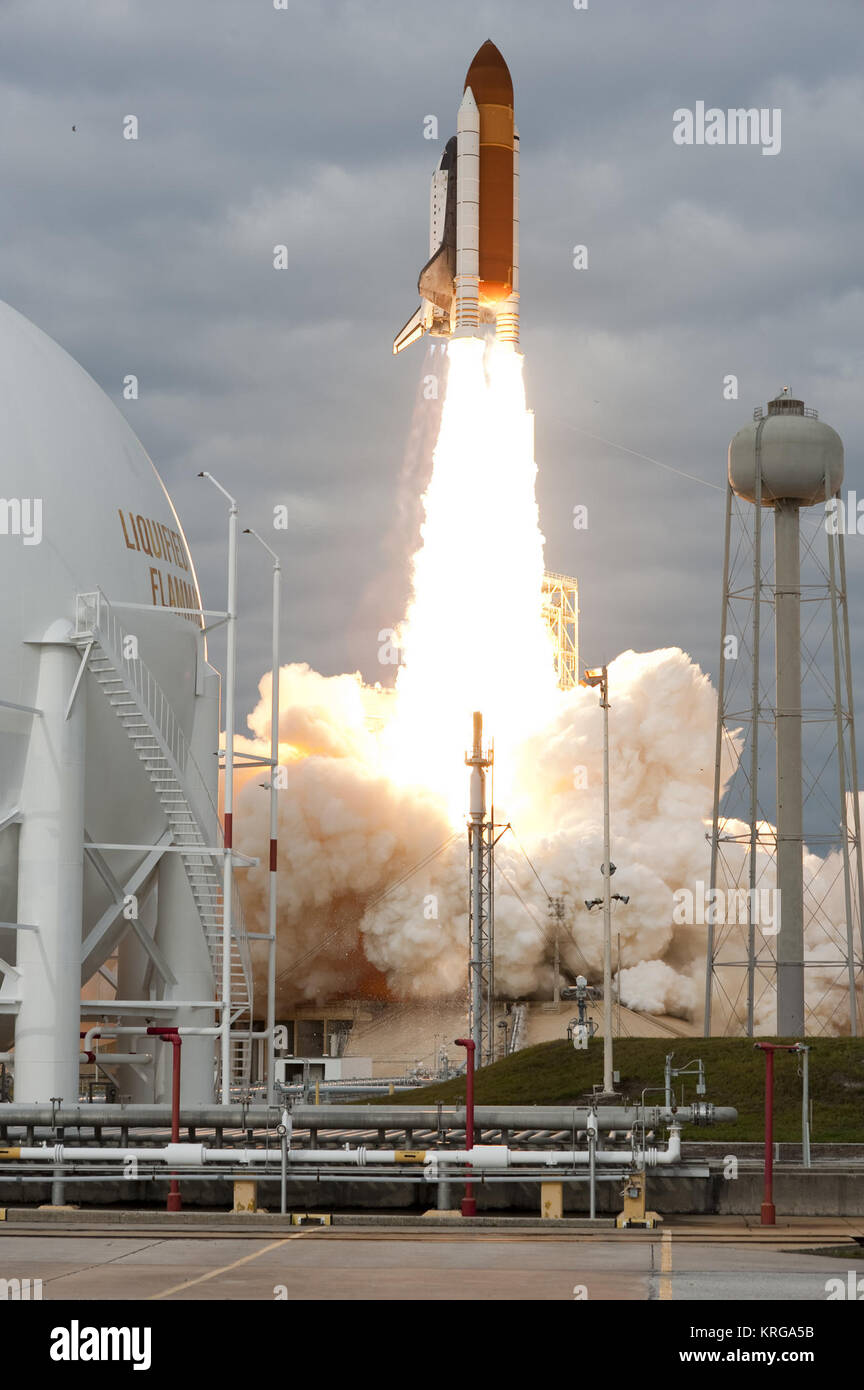STS-134 launch 49 Stock Photo - Alamy