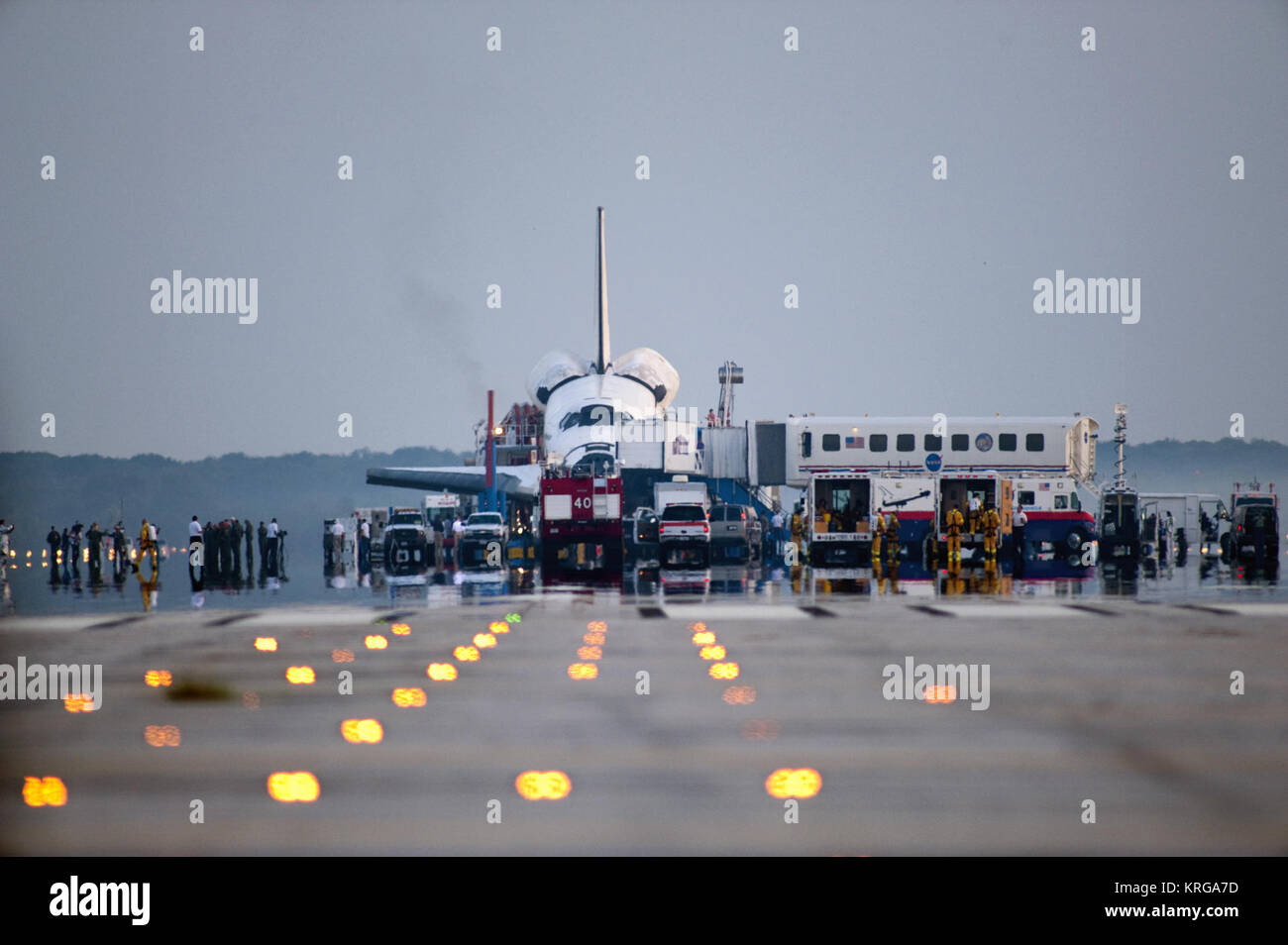 STS-135 landing convoy vehicles surround Space Shuttle Atlantis Stock ...