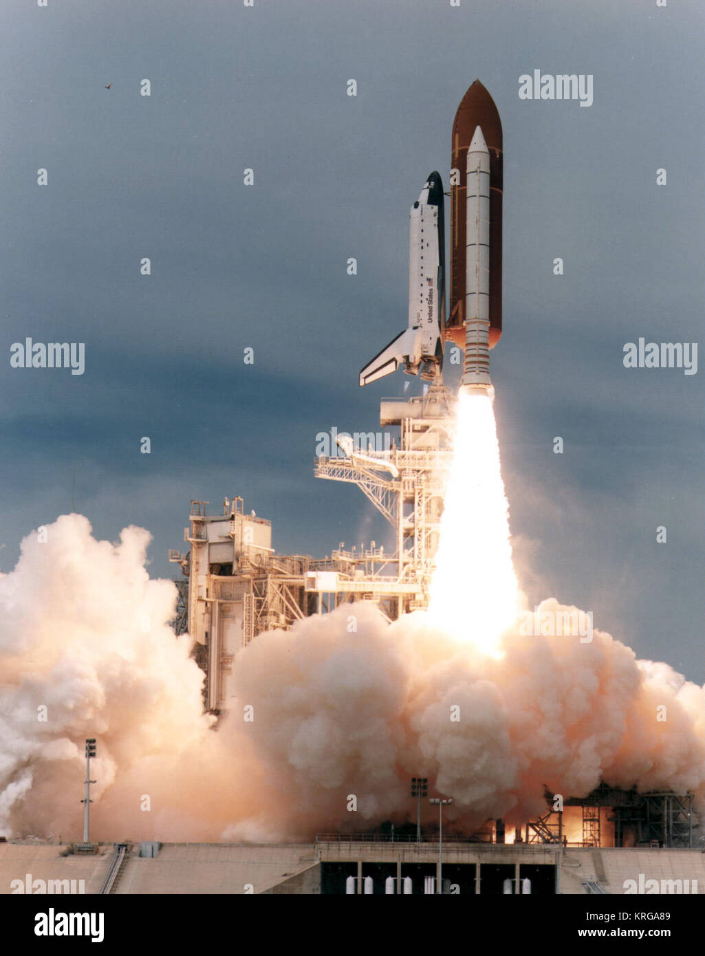 Sts 69 launch hi-res stock photography and images - Alamy