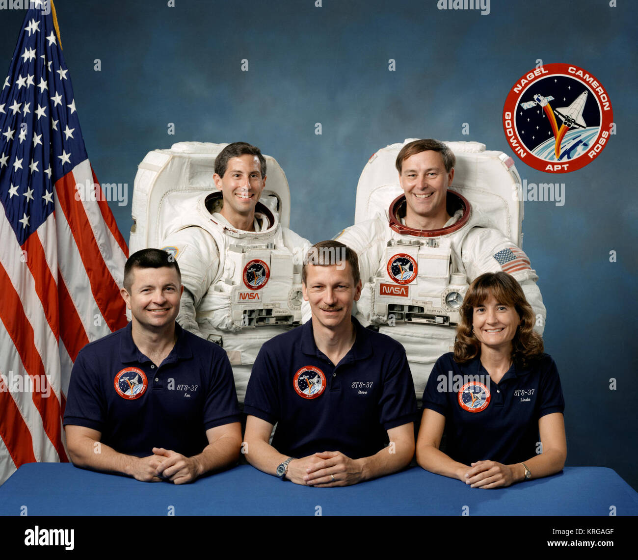 Sts 37 crew hi-res stock photography and images - Alamy