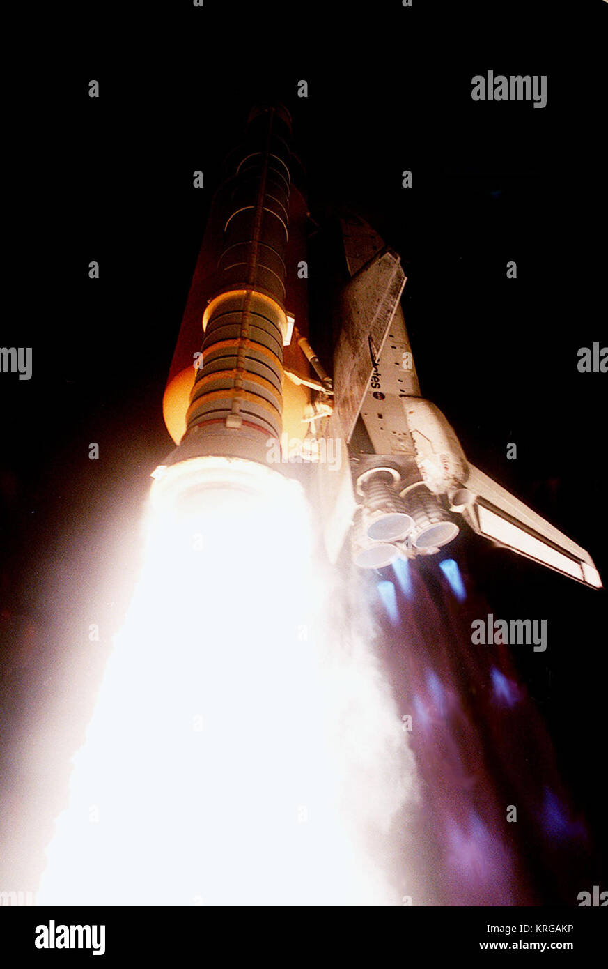 Space Shuttle Atlantis launches on STS-101 Stock Photo - Alamy
