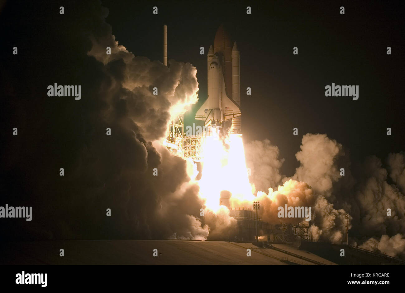 STS-126 Endeavour liftoff2 Stock Photo - Alamy