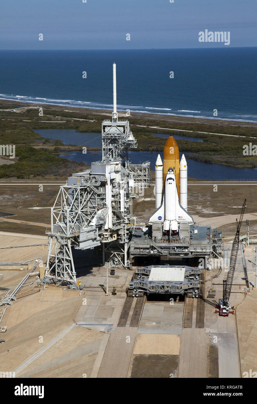 Space Shuttle Discovery awaiting rollback to VAB Stock Photo - Alamy