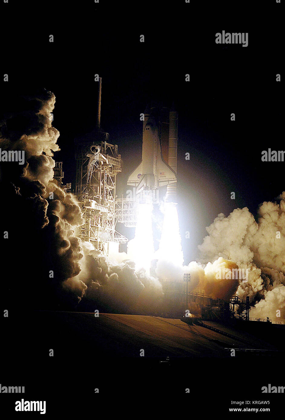 Space Shuttle Atlantis lifts off on STS-101 Stock Photo - Alamy