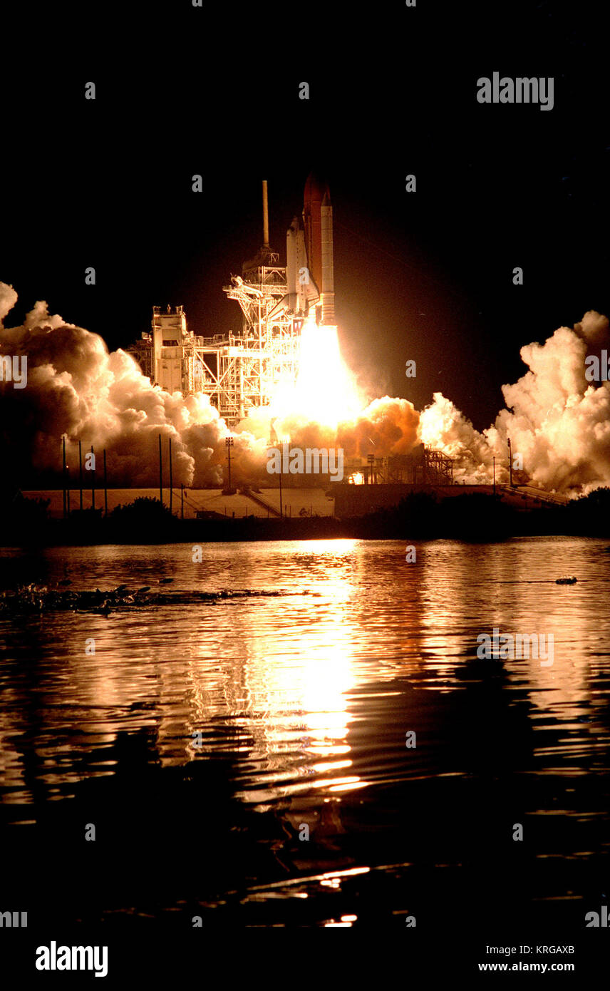 Space Shuttle Endeavour launches on STS-88 Stock Photo - Alamy