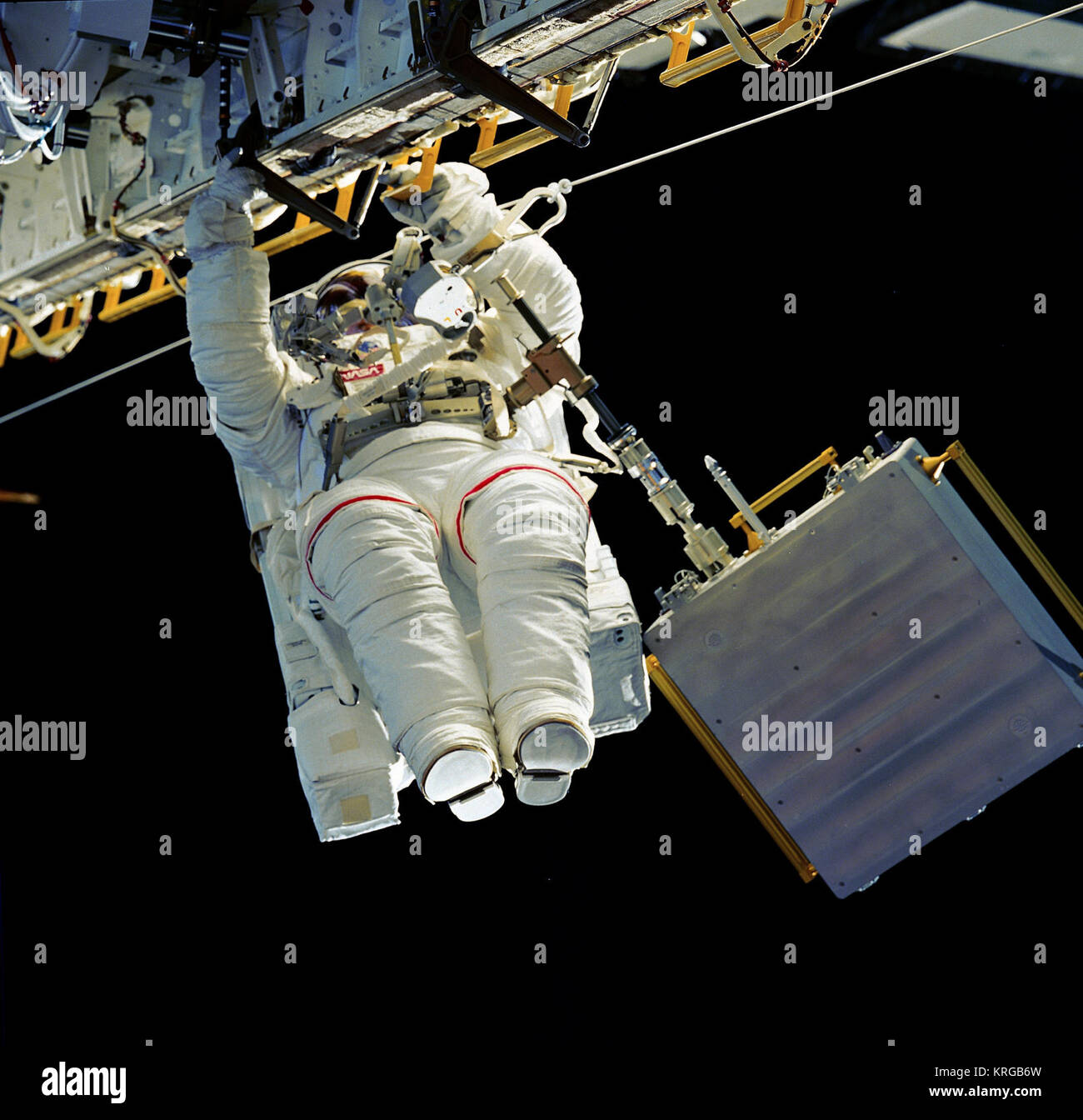 Sts076 Linda Godwin Spacewalk Stock Photo - Alamy