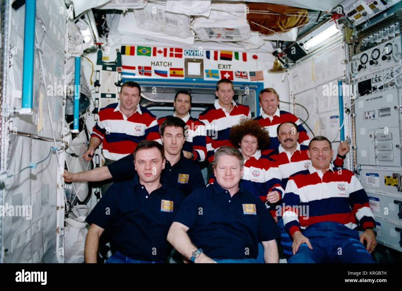 Sts 102 hi-res stock photography and images - Alamy