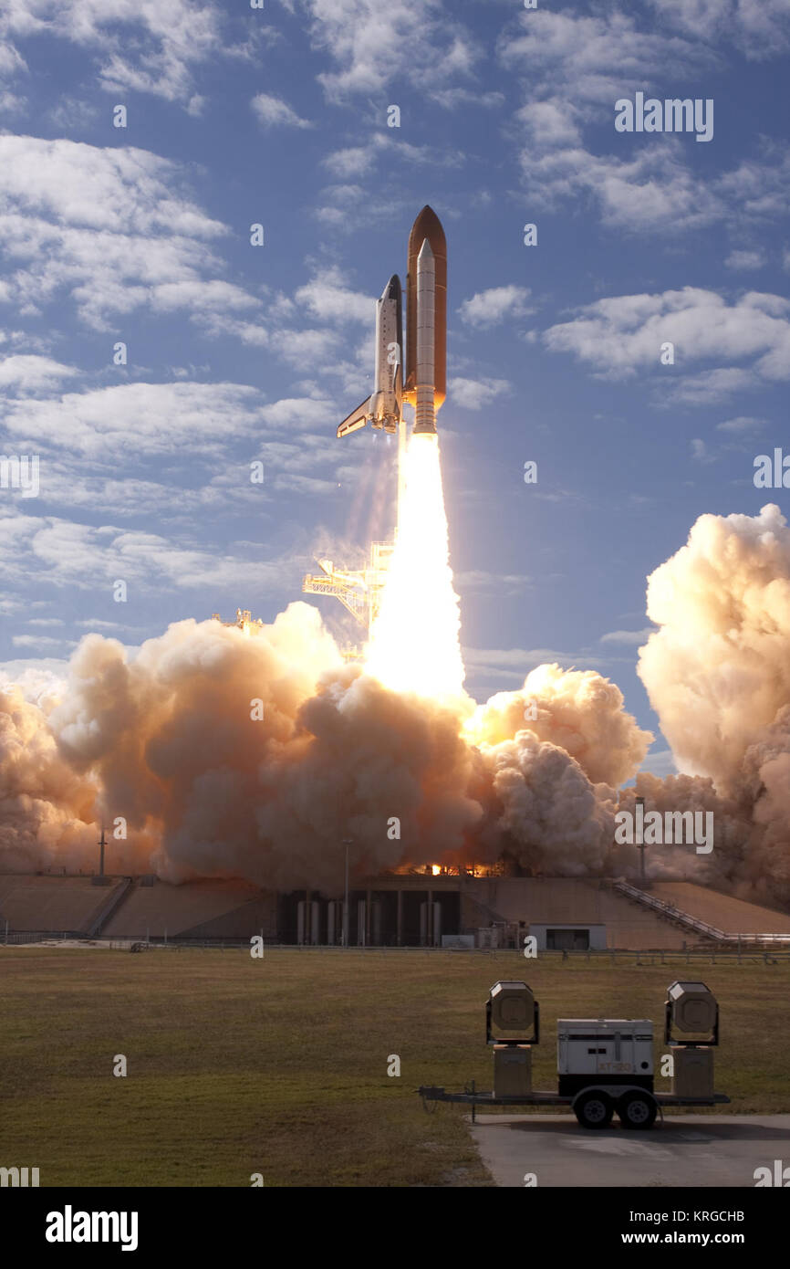 STS-129 Atlantis Launch 10 Stock Photo - Alamy