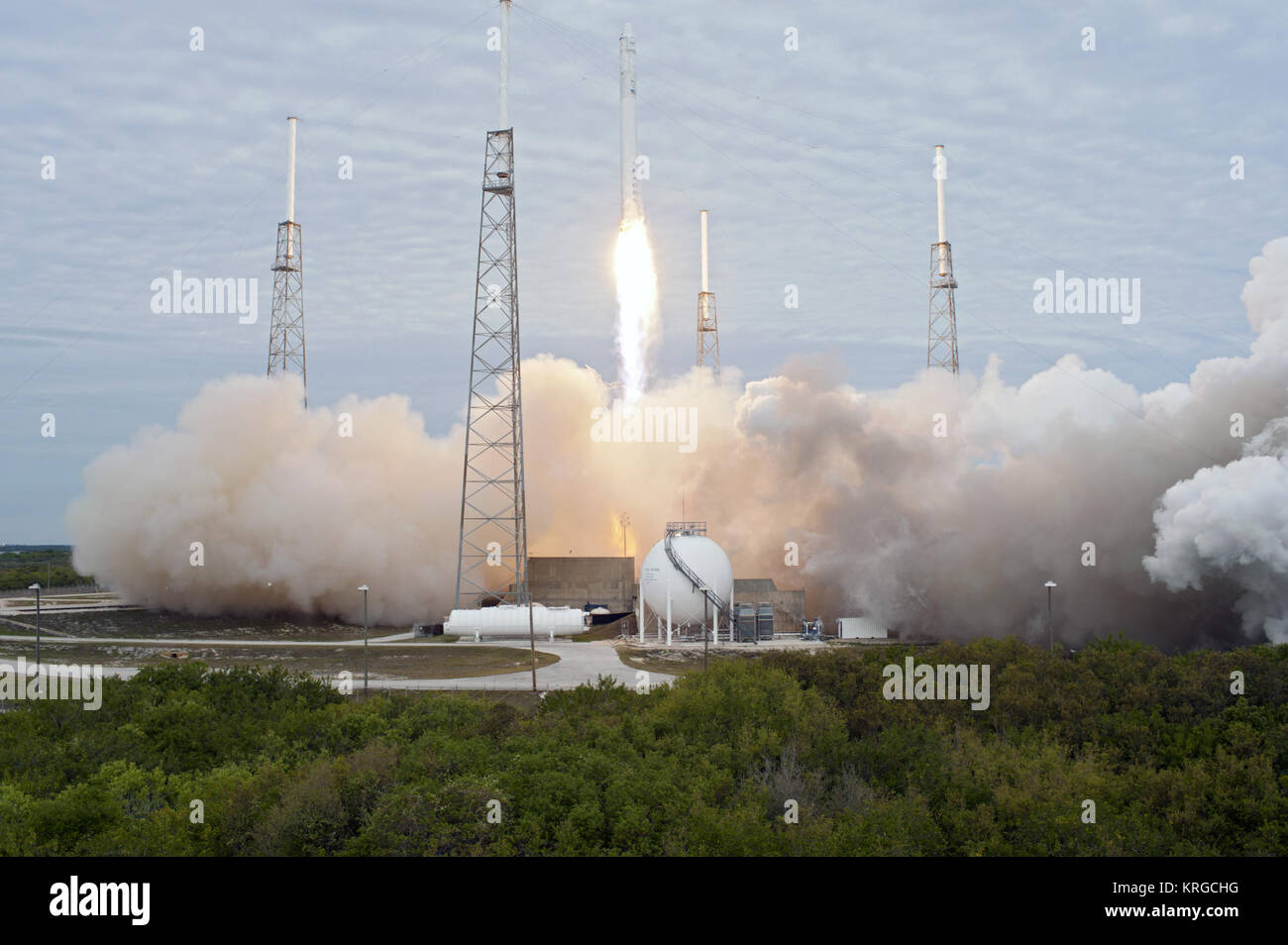 Falcon 9 CRS-2 launch 05 (KSC-2013-1744 Stock Photo - Alamy