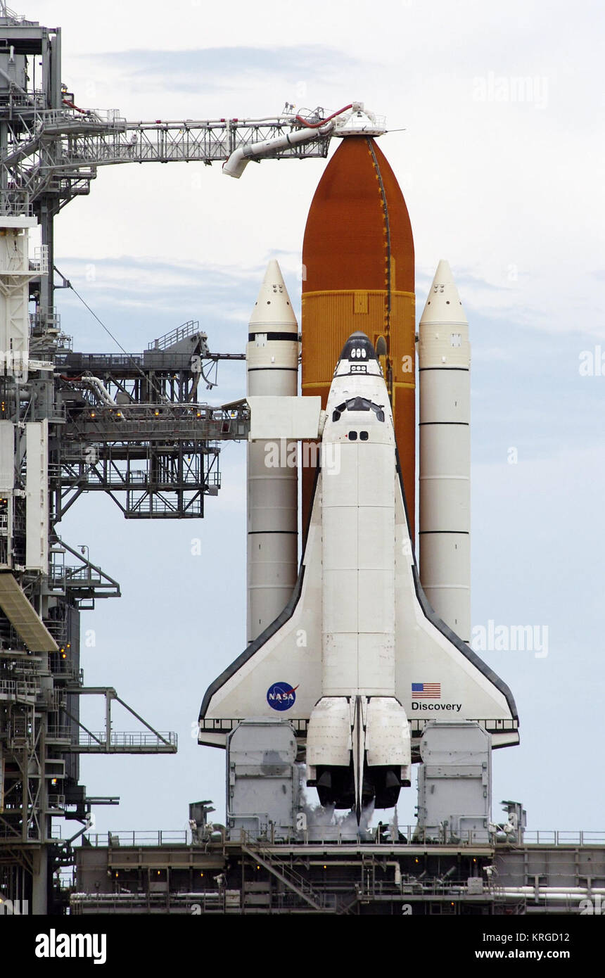 Sts 121 space shuttle discovery launch hi-res stock photography and ...