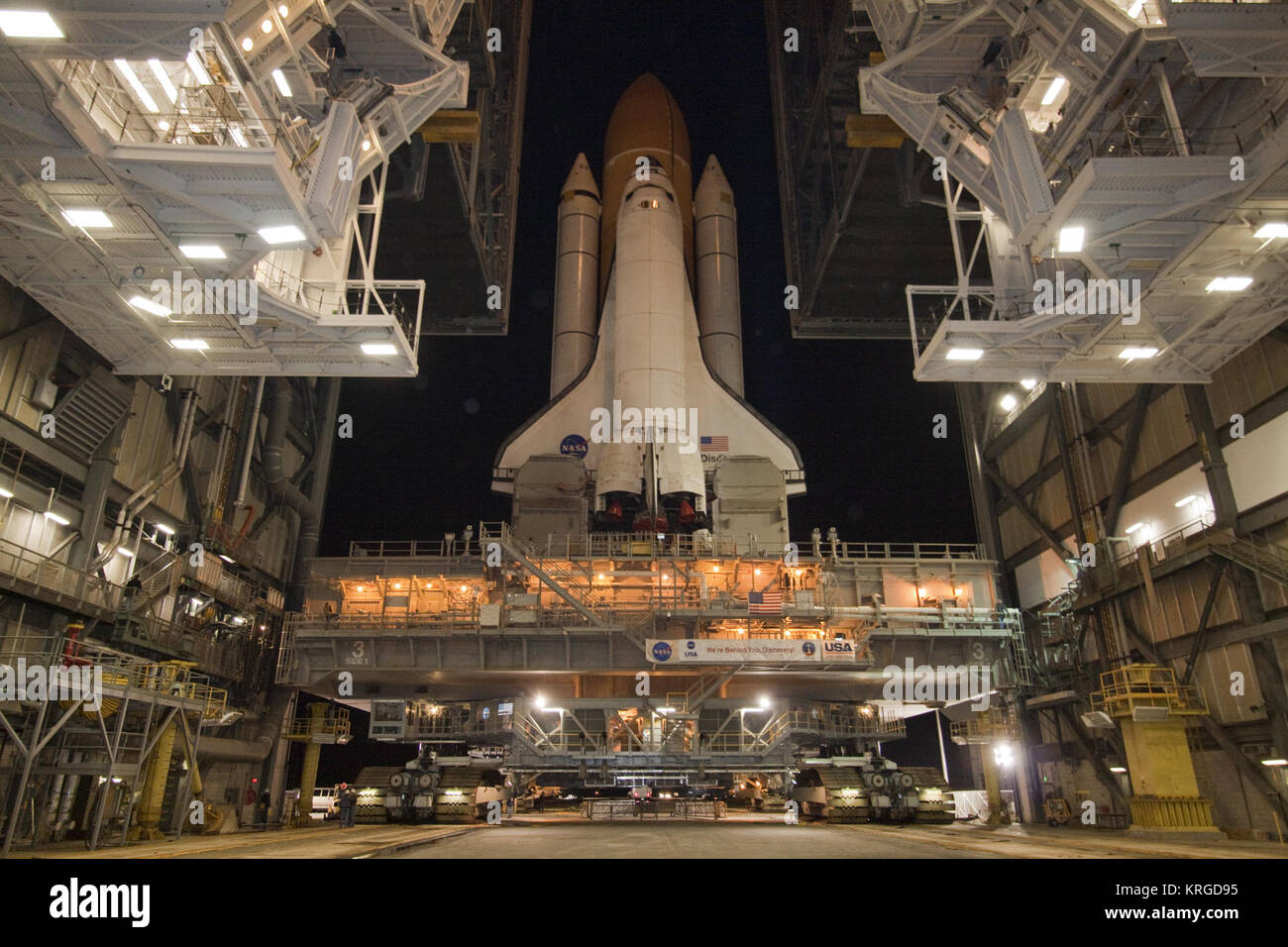 STS-133 Discovery second rollout 1 Stock Photo - Alamy