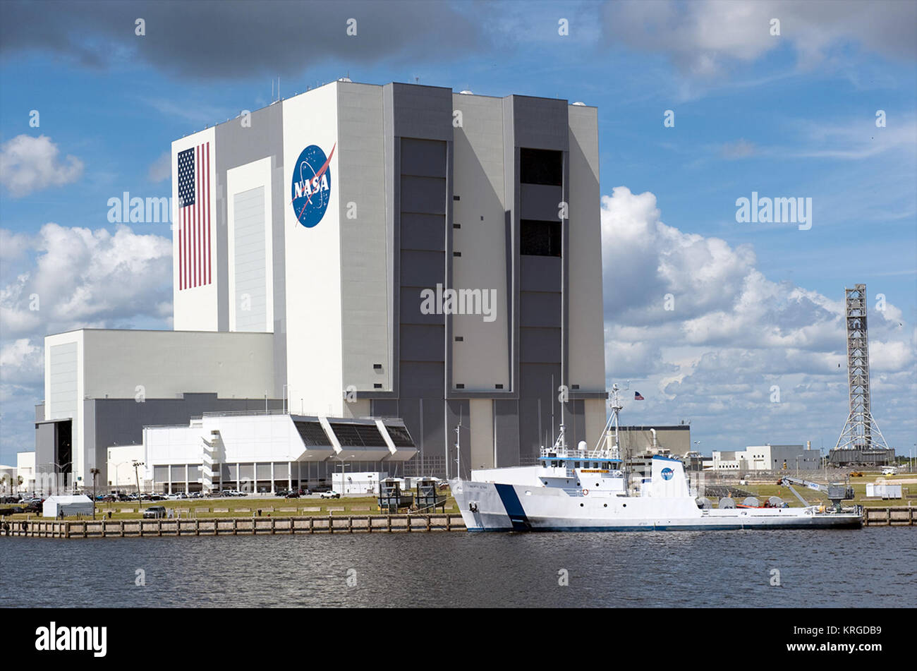Liberty Star ship in front of Vehicle Assembly Building Stock Photo - Alamy