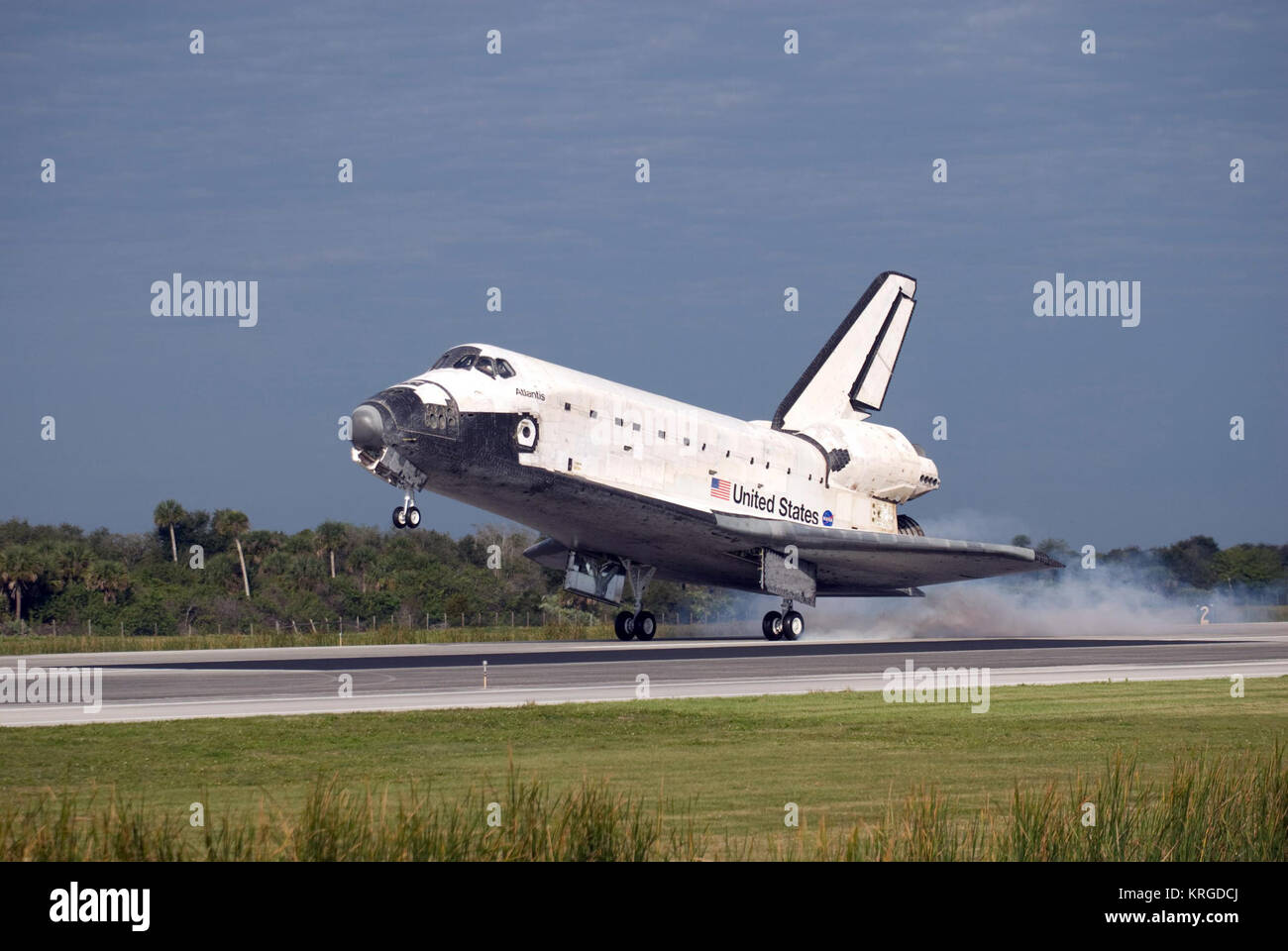 Atlantis sts 122 hi-res stock photography and images - Alamy