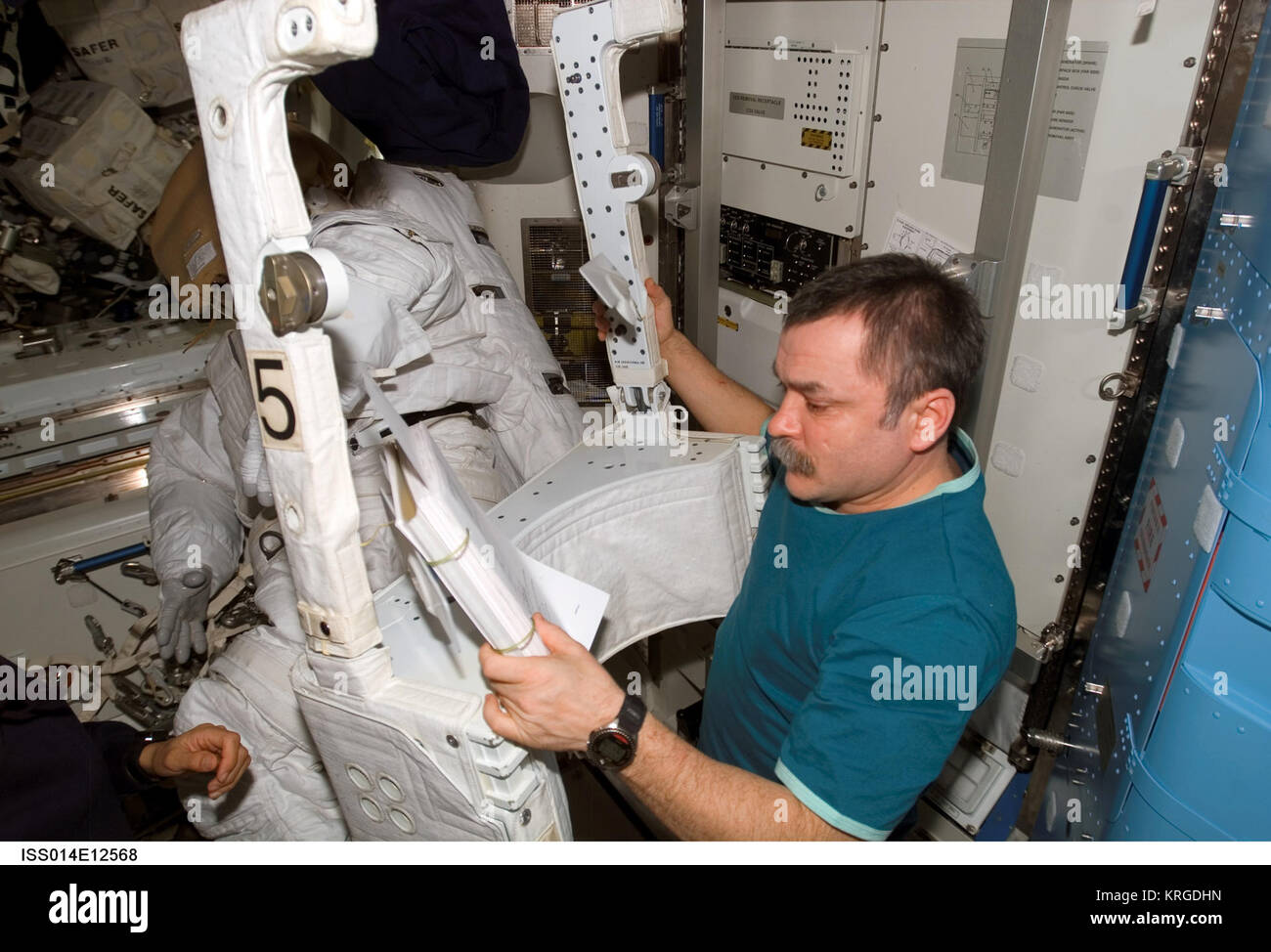 Cosmonaut Mikhail Tyurin, Expedition 14 iss014e12568 Stock Photo - Alamy