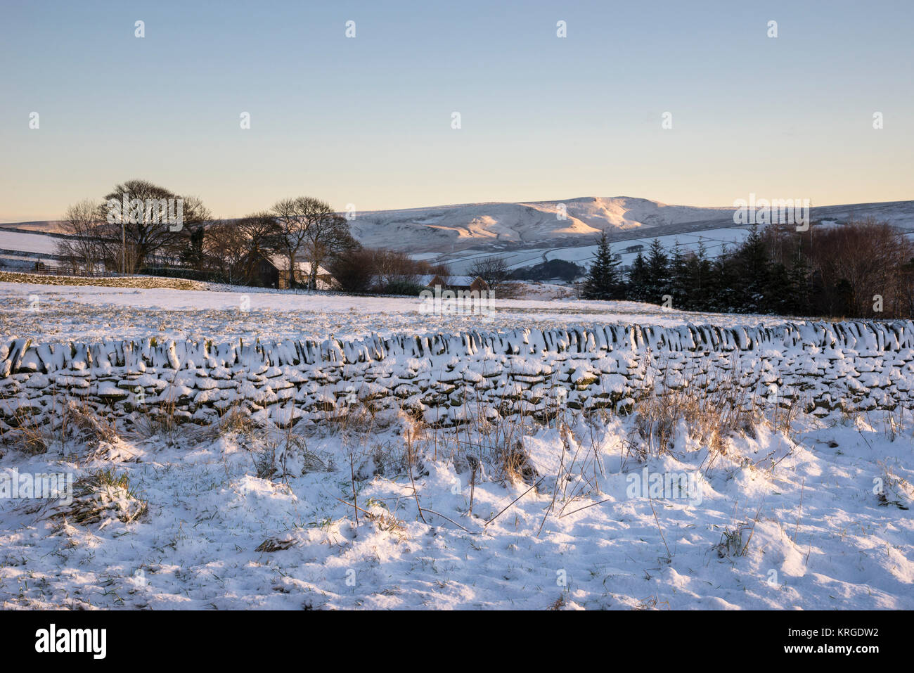 English countryside in winter hi-res stock photography and images - Alamy