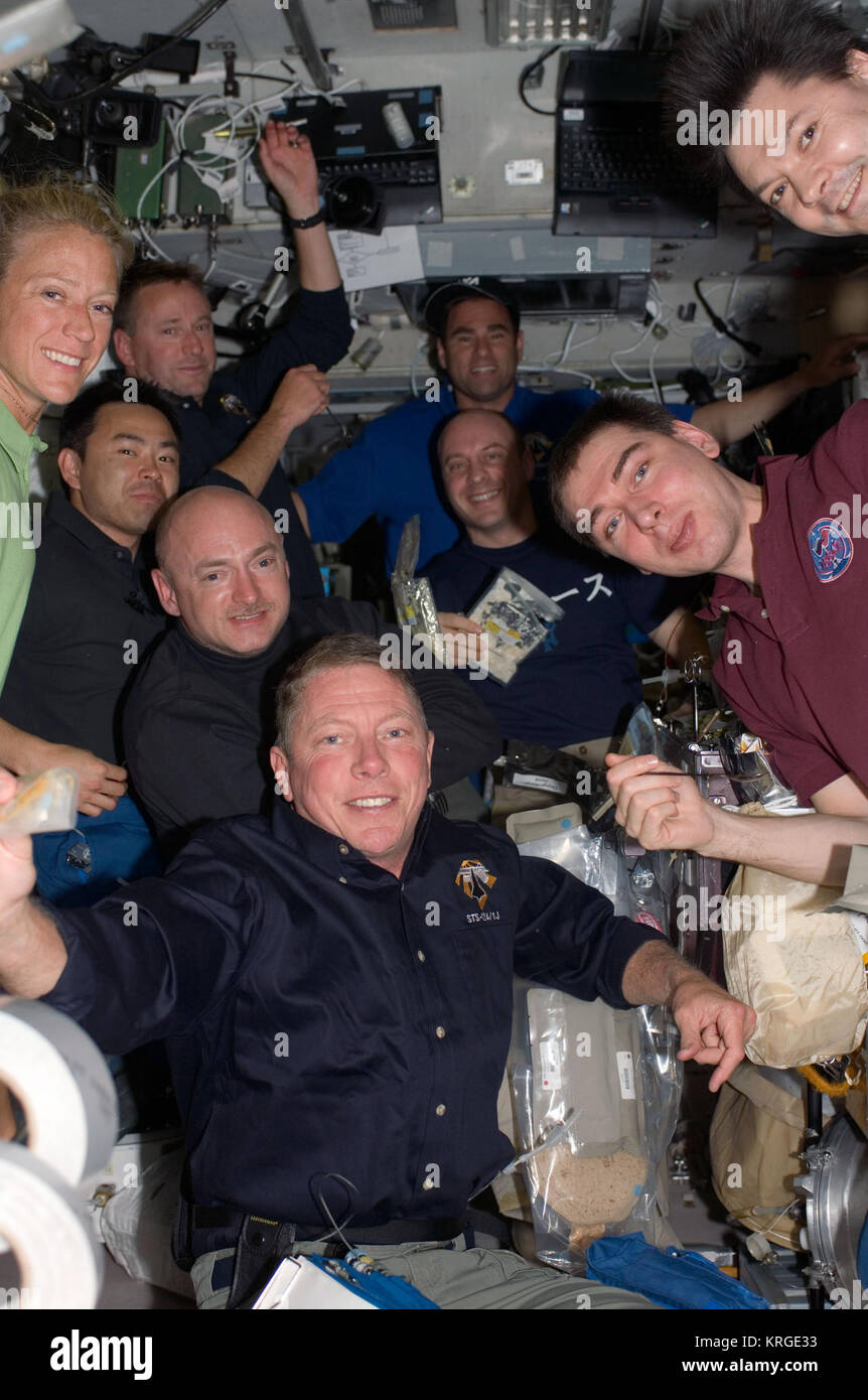 Sts 124 hi-res stock photography and images - Alamy