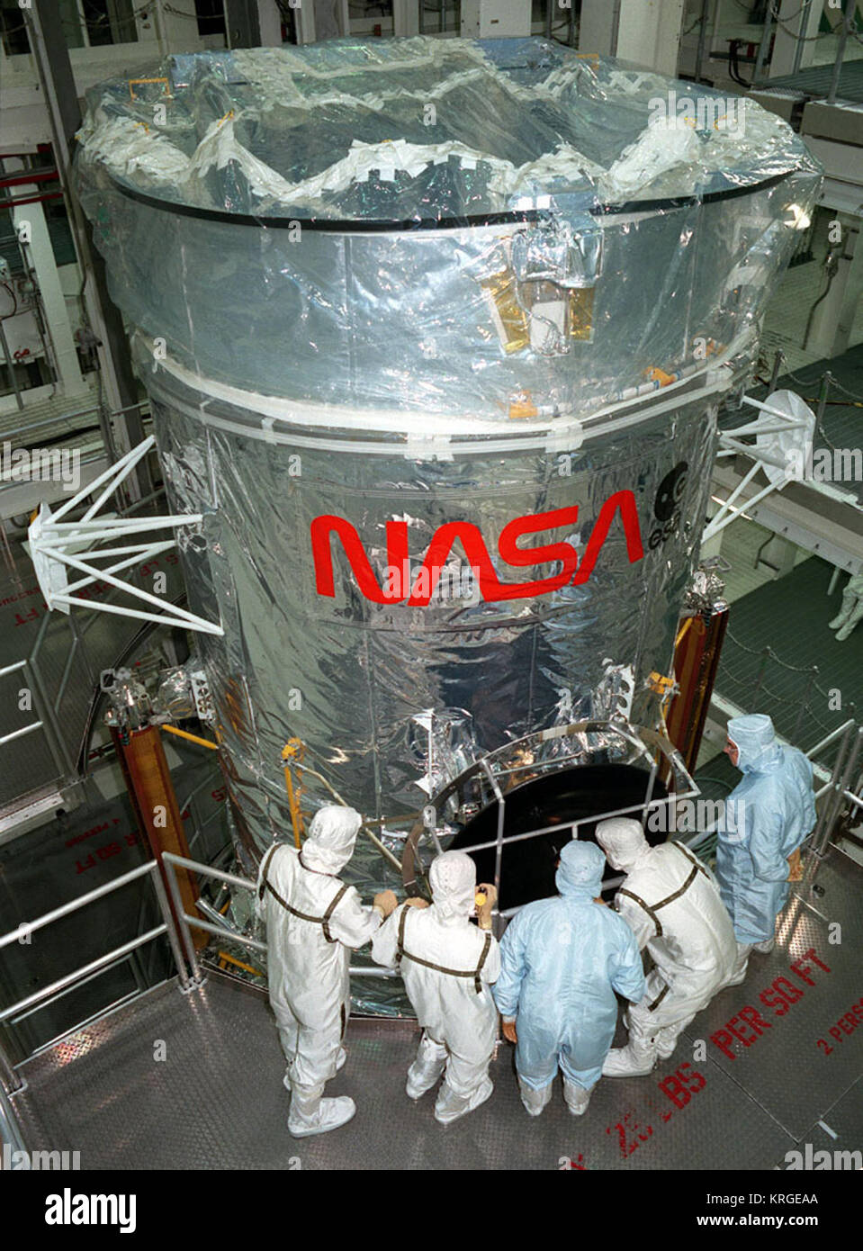 The Hubble Space Telescope at the Lockheed assembly plant 8913468 Stock ...