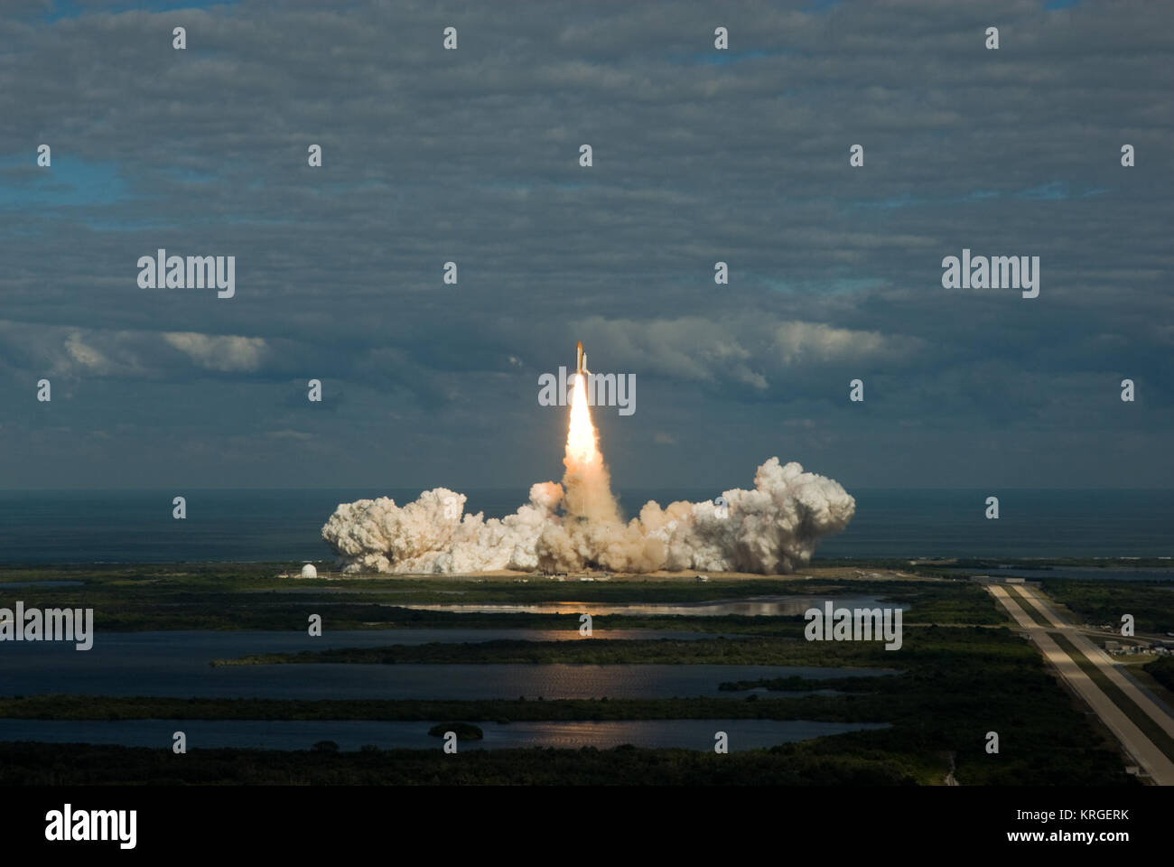 STS-129 Atlantis Launch 9 Stock Photo - Alamy
