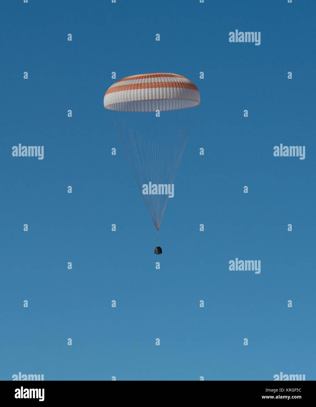 Parachute deployed hi-res stock photography and images - Alamy