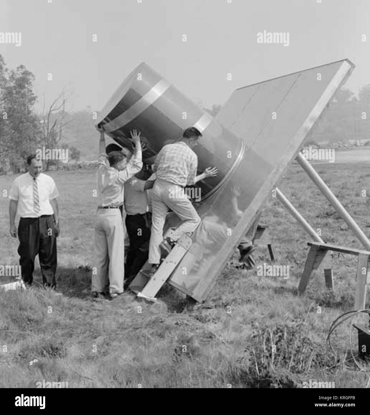 Deep space network antenna nasa hi-res stock photography and images - Alamy