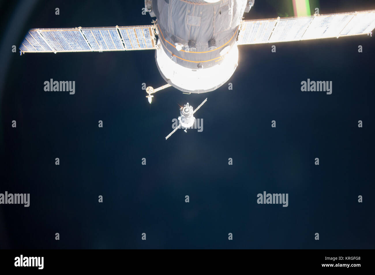 Soyuz TMA-11M spacecraft approaches the ISS Stock Photo - Alamy